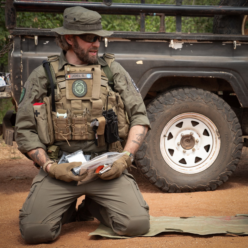 Bush hoed met memory wire - Ultrasstuff Webshop